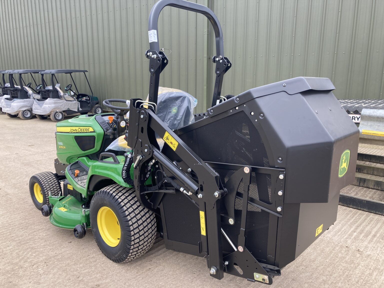 John Deere X950R ride on cut and collect mower - Farol