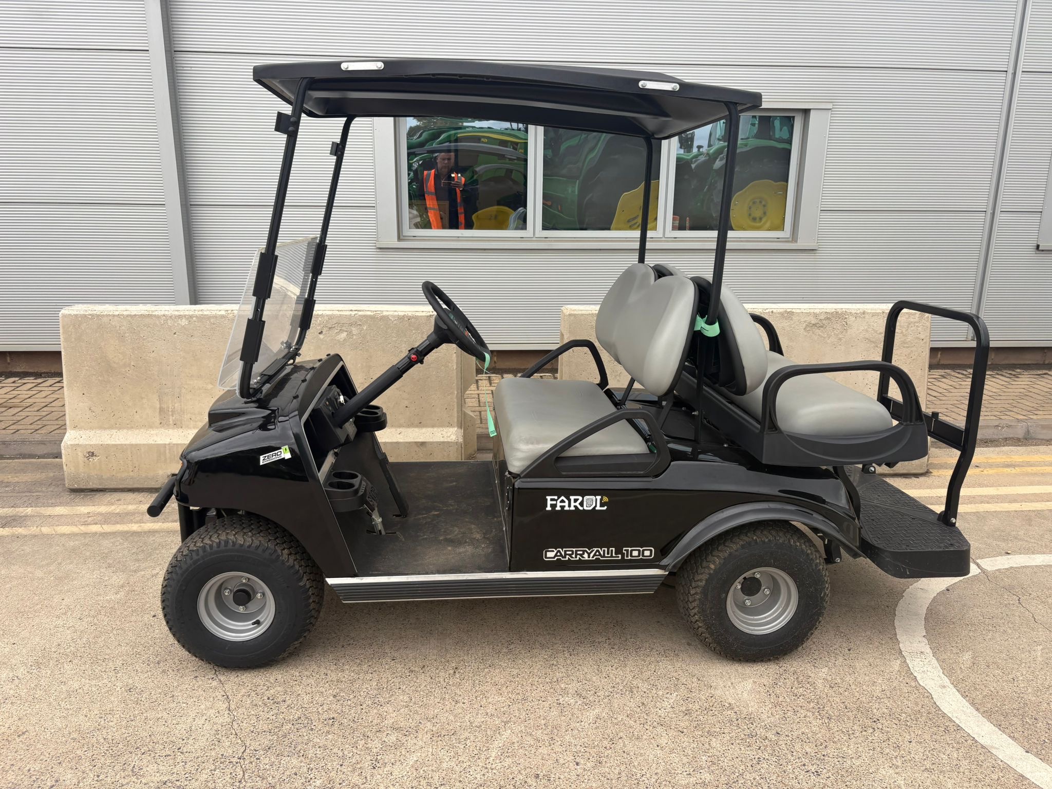 Clubcar Carryall 100 4 seater utility buggy - Farol