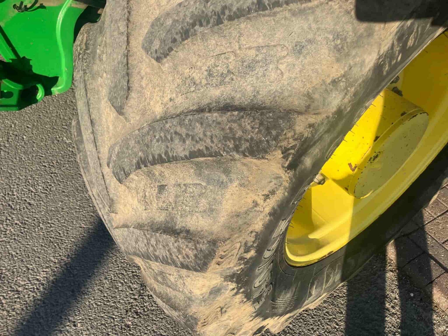 John Deere 6145R - Farol